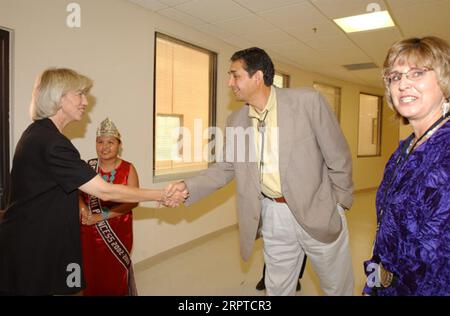 Secretary Gale Norton touring the newly opened Baca/Dlo'ay azhi ...