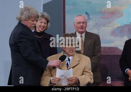 Harry Combs, right, aviation pioneer and donor of 1903 Wright flyer ...