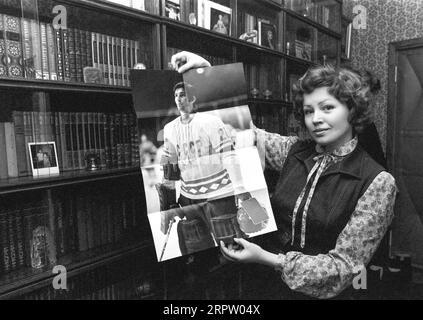 Russian Ice hockey goalie Vladislav Tretiak´s family wife Tatiana and ...