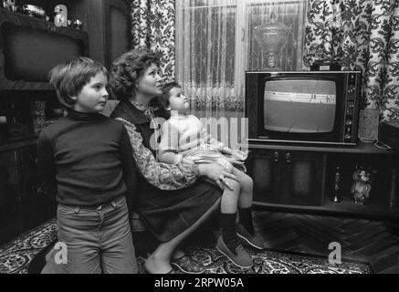 Russian Ice hockey goalie Vladislav Tretiak´s wife Tatiana with a ...