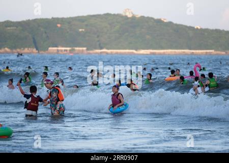 200803 -- ZHOUSHAN, Aug. 3, 2020 -- Tourists view illuminated sand ...