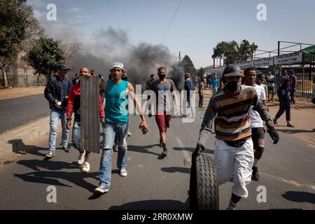 JOHANNESBURG, SOUTH AFRICA: 3-year-old burn survivor Isabella Pippie ...