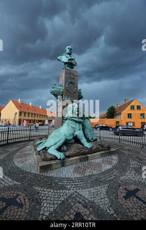 The Edouard Suenson Memorial at the Nyboder neighborhood in Copenhagen ...