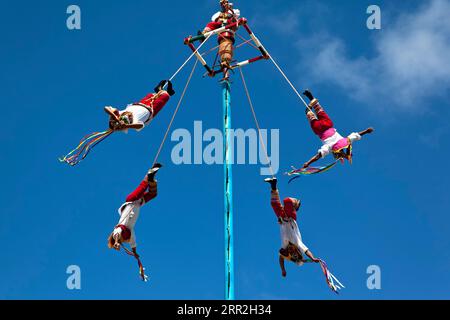 Voladores, flying dancers, Tulum, Quintana Roo, Mexico Stock Photo - Alamy