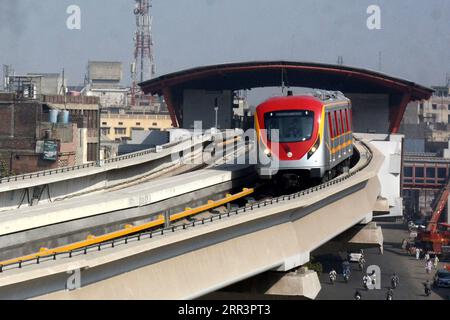 201109 -- LAHORE, Nov. 9, 2020 -- Photo taken on Nov. 8, 2020 shows an ...