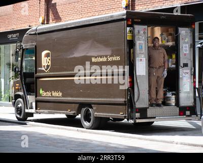 UPS parcel worker with electric van in Seven Dials London UK Stock ...