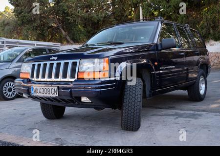 The first-generation Jeep Grand Cherokee, introduced in 1993, is a ...