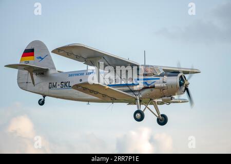 Antonov An-2 world's largest biplane Lufthansa on approach Rinteln ...