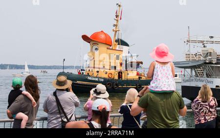 210718 -- HAMILTON CANADA, July 18, 2021 -- People welcome the tugboat ...