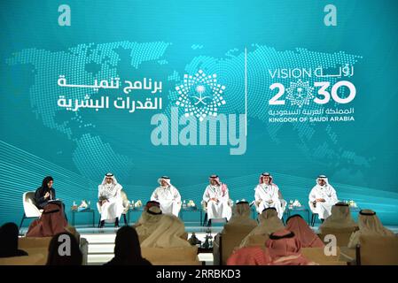 (210927) -- RIYADH, Sept. 27, 2021 (Xinhua) -- Saudi ministers attend a ...