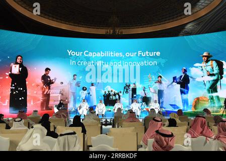 (210927) -- RIYADH, Sept. 27, 2021 (Xinhua) -- Saudi ministers attend a ...