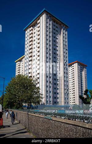 Dalehead, Gillfoot and Oxenholme. The Ampthill Square Estate ...