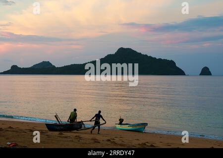 220113 -- MORONI, Jan. 13, 2022 -- Passengers wait for flights at an ...