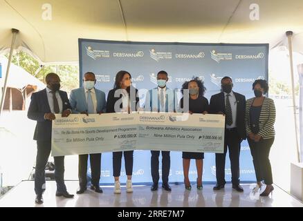 (220205) -- GABORONE, Feb. 5, 2022 (Xinhua) -- Lynette Armstrong (3rd L ...