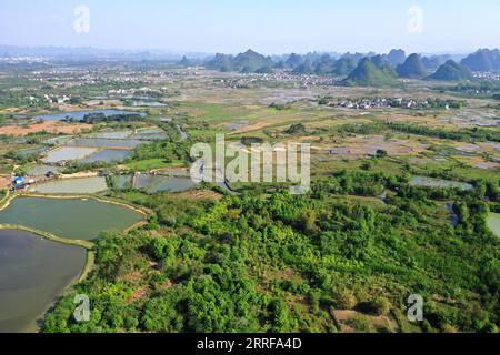 220408 -- GUILIN, April 8, 2022 -- Aerial photo taken on April 7, 2022 ...