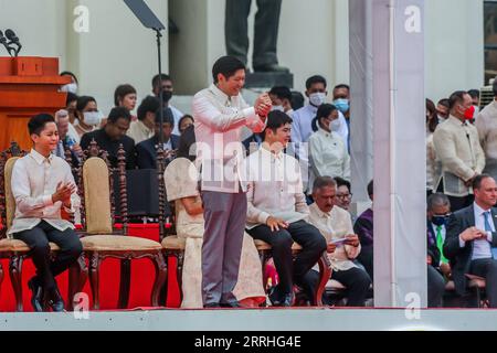220630 -- MANILA, June 30, 2022 -- Ferdinand Romualdez Marcos takes his ...