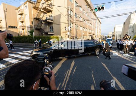 Former Japanese Prime Minister Shinzo Abe makes a stump speech in Tokyo ...