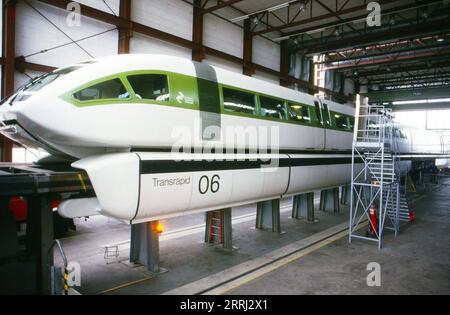 Transrapid 06, deutsche Entwicklung einer Magnetschwebebahn, im Krauss ...