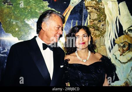 Schauspieler Klausjürgen Wussow mit seiner dritten Ehefrau Yvonne ...