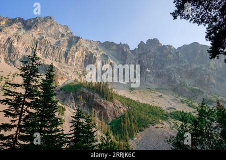 Large Cliffs Above Little Strawberry Lake in Oregon Stock Photo - Alamy