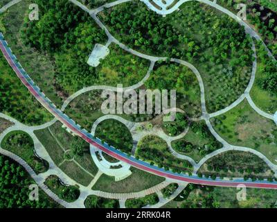 (220814) -- SANMENXIA, Aug. 14, 2022 (Xinhua) -- Aerial photo taken on ...