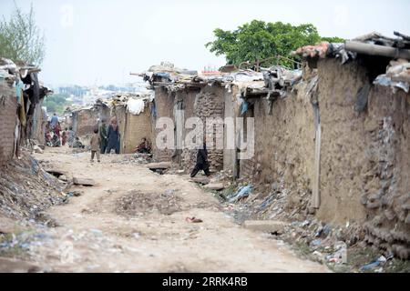 220819 -- ISLAMABAD, Aug. 19, 2022 -- Afghan refugee children play at a ...