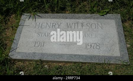 Guy Madison, Rhonda Fleming, on-set of the Film, "Bullwhip", Allied ...