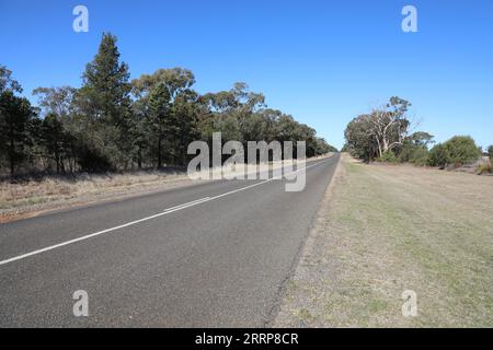 A stretch of The Bogan Way just south of Tottenham, NSW, Australia ...