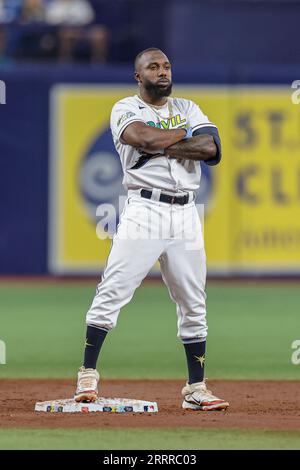 Seattle Mariners left fielder Randy Arozarena throws to the infield ...