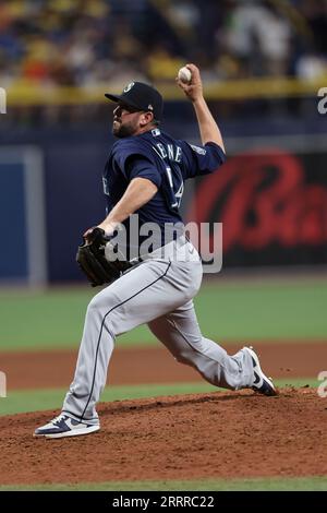 Seattle Mariners relief pitcher Dominic Leone throws to a Los Angeles ...