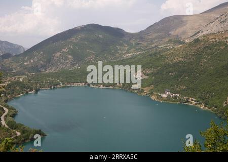 Lake of Scanno during daylight Stock Photo - Alamy