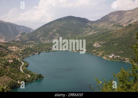 Lake of Scanno during daylight Stock Photo - Alamy