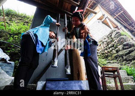 White Miao women in traditional costume, Yutangcun, Huo, Longlin, Baise ...