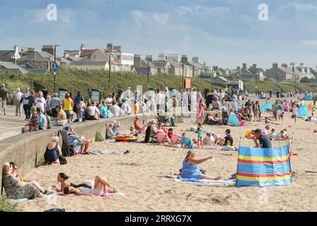 Troon, UK. 08th Sep, 2023. Forecasted high temperature encouraged ...