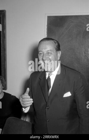 NATO Hauptquartier SHAPE an der Porte Dauphine in Paris, 1962. NATO ...