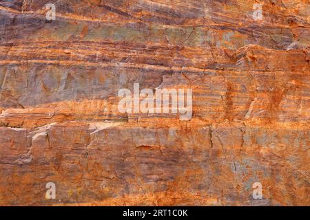 Horizontal bedding structure of rock Stock Photo - Alamy