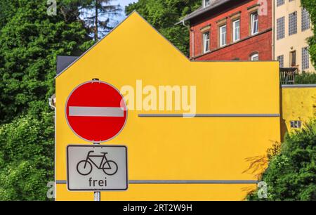 Colour contrasts â€“ gable wall and traffic sign Stock Photo - Alamy