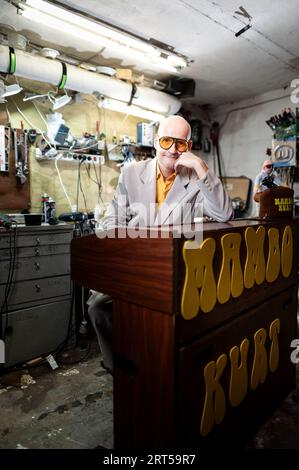 Bochum, Germany. 05th Sep, 2023. A plush figure of the musician Mambo ...
