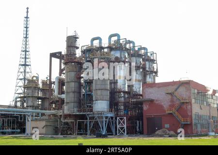 Chemical plant with rectification columns, reactors, heat exchangers ...