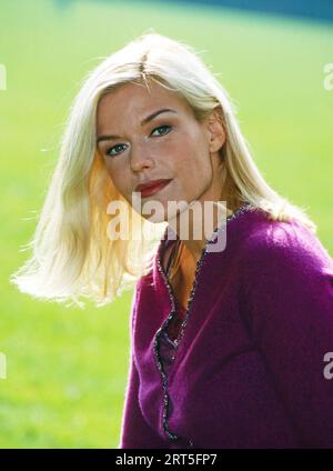 Gesche Tebbenhoff, deutsche Schauspielerin, in einem Park, Deutschland ...