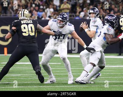 Tennessee Titans offensive lineman Daniel Brunskill (60) before an NFL ...