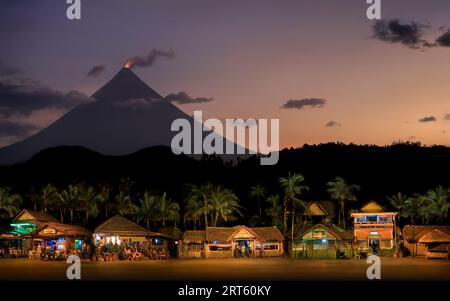 Mayon Volcano (crater glow), Legazpi, Albay, Philippines Stock Photo ...