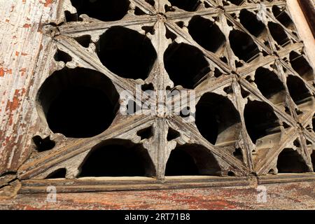 Chinese traditional wood-based carved window lattice Stock Photo - Alamy