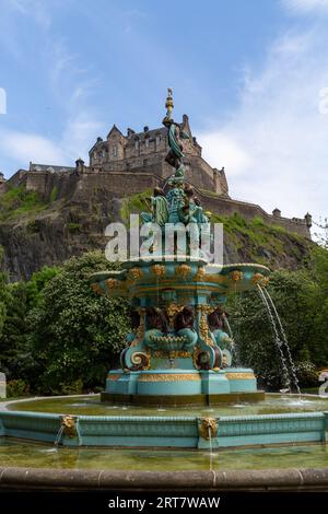 The vertical low angle of Edinburgh Castle Stock Photo - Alamy