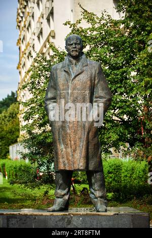 Soviet Lenin memorial statue in the Graveyard of Fallen Monuments in ...