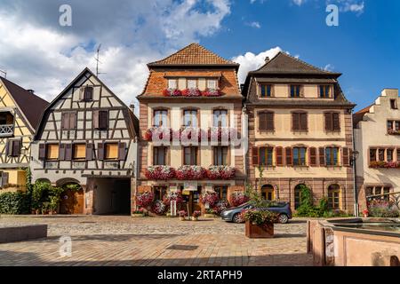 Fachwerkhäuser an der Place du docteur Pierre Walter in Bergheim ...
