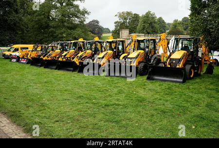 A line up of Yellow JCB Diggers Stock Photo - Alamy