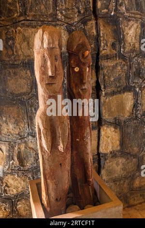 Ethiopia, Konso, carved wooden grave markers or wagas Stock Photo - Alamy