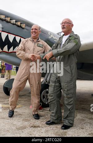Chelsea pensioner Mike Smith (right) with pilot Jon Cooke after flying ...