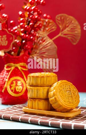 traditional mooncake vertical composition the Chinese on the mooncake ...